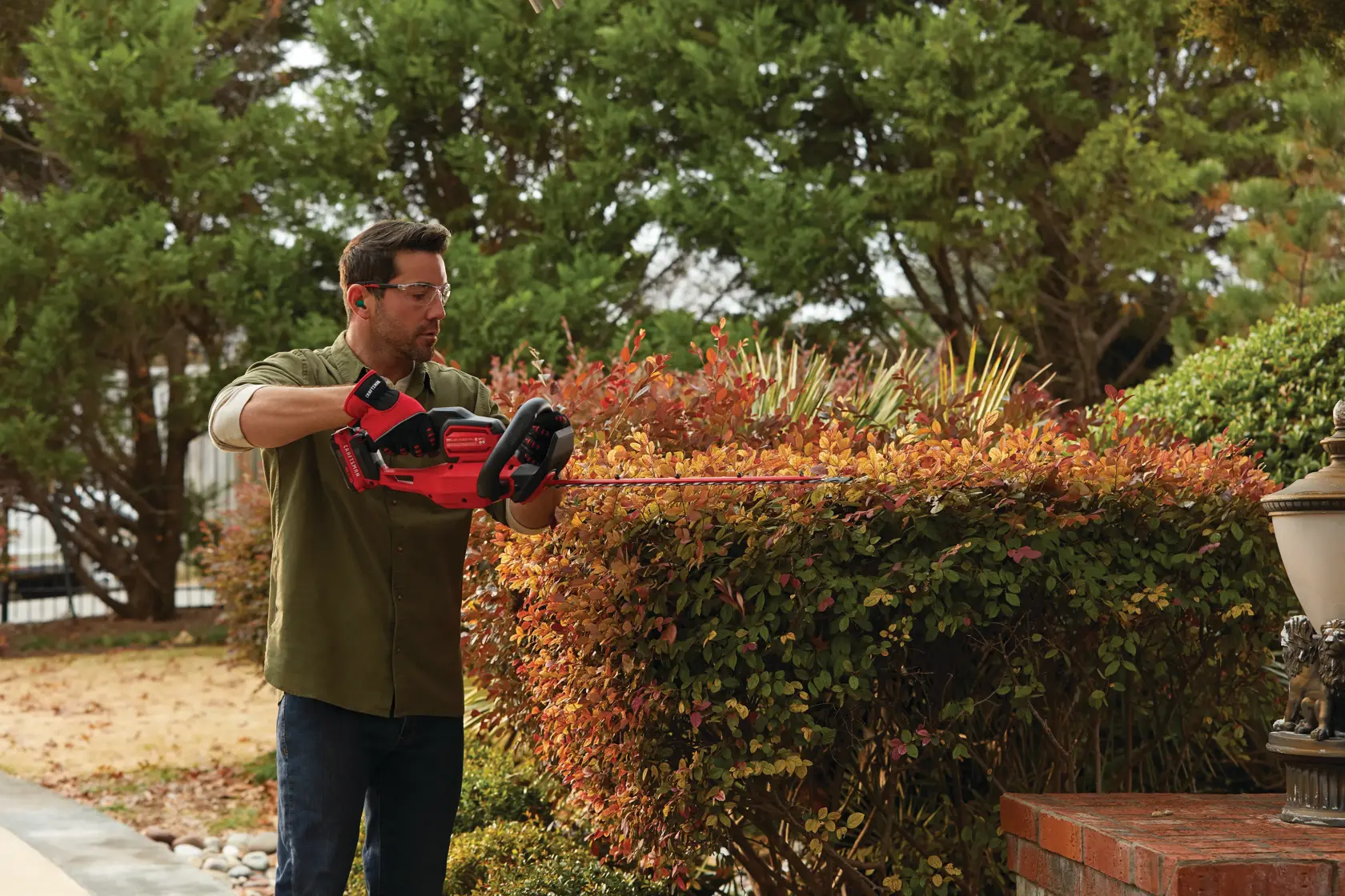 CRAFTSMAN V20* Cordless 22-Inch Hedge Trimmer (Tool Only)